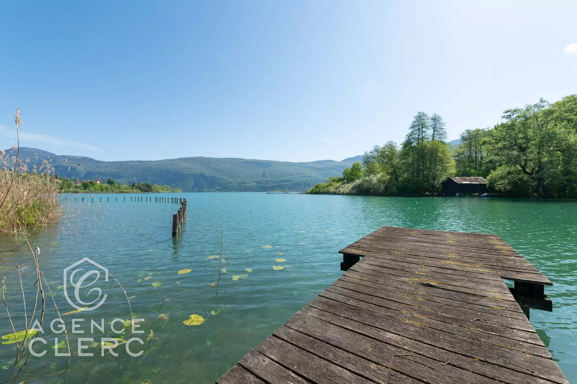 Lac d'Aiguebelette, maison de Charme pieds dans l'eau