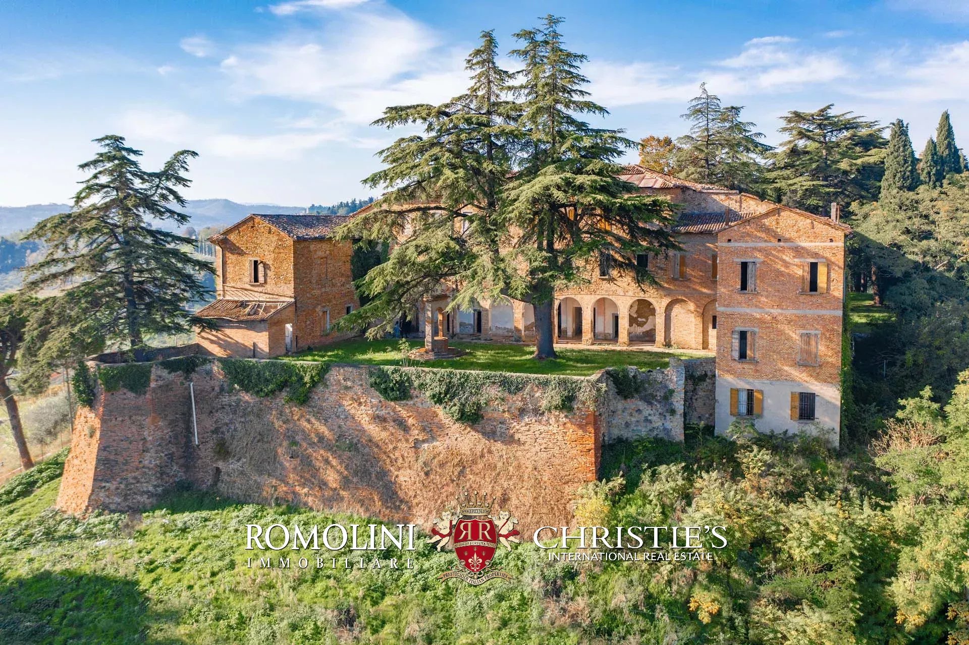 SEA VIEW CASTLE TO BE RESTORED FOR SALE IN EMILIA-ROMAGNA