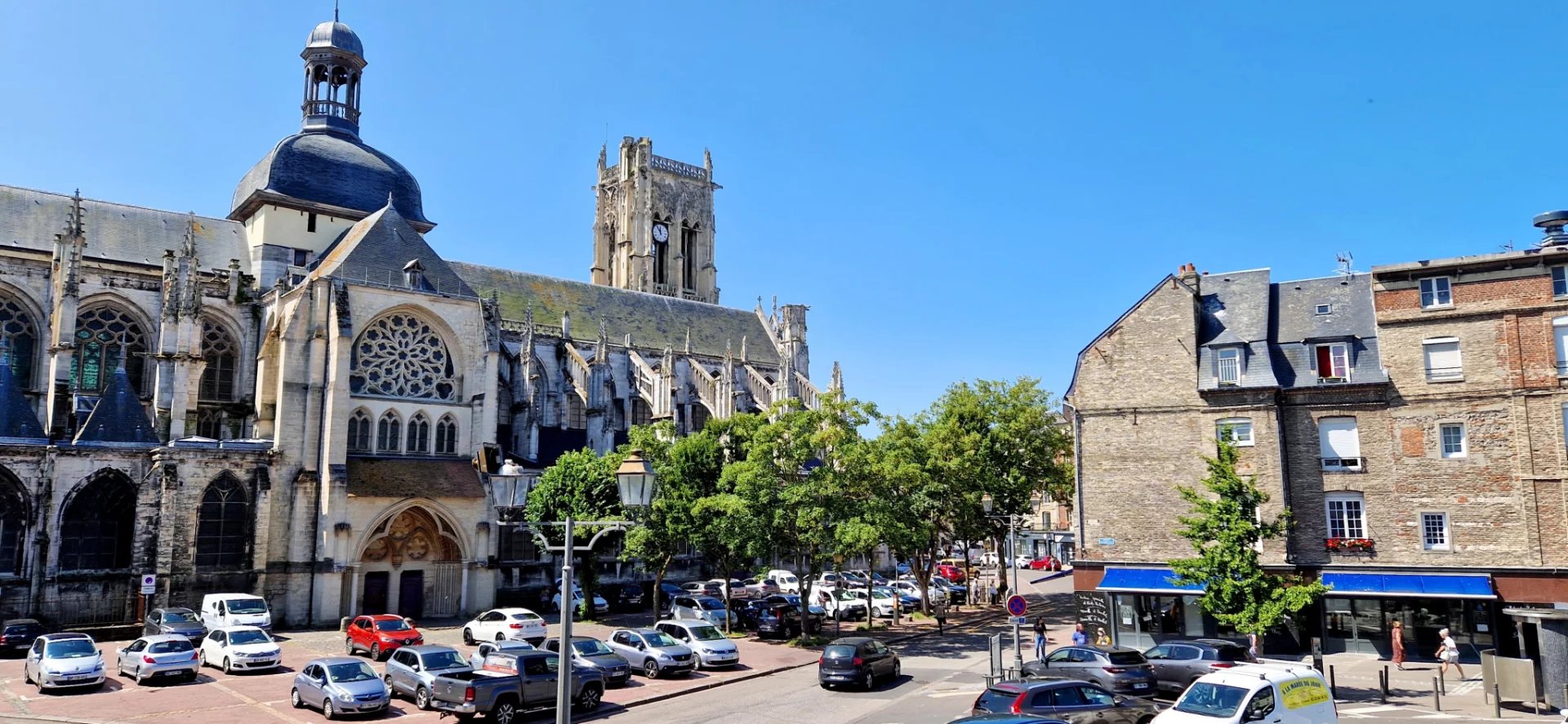 Appartement 1 er étage - 92.61 m2 hab env. - Centre-ville de