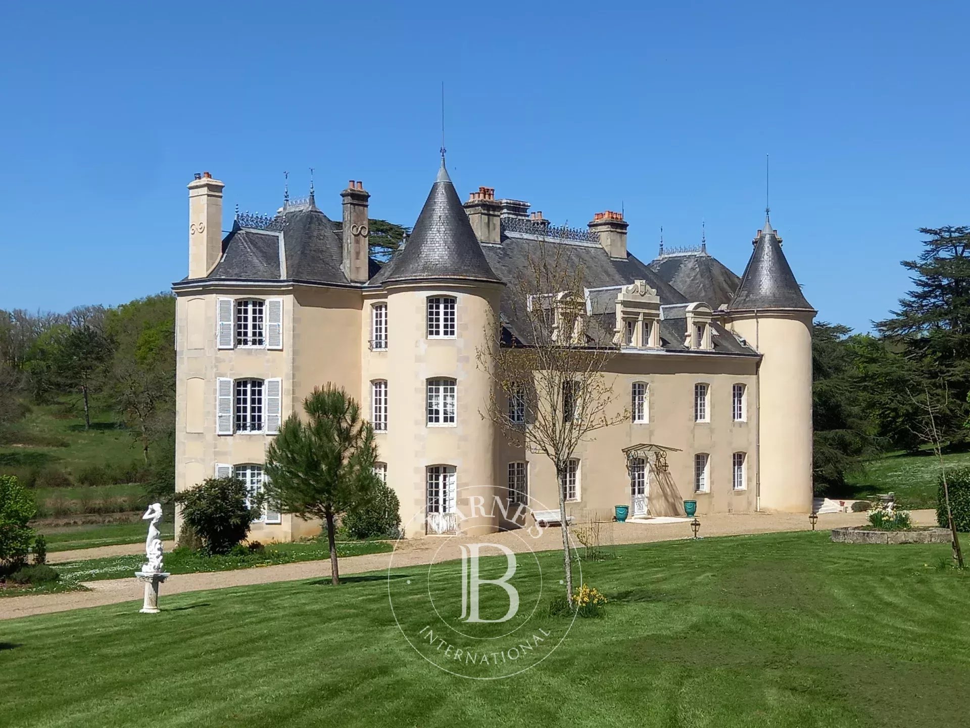 Châteaux à vendre en France - Barnes Propriétés et châteaux
