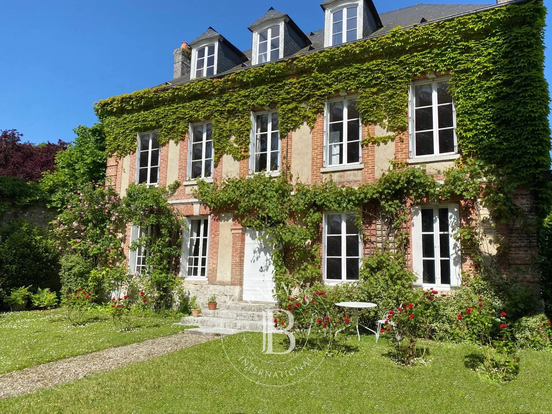 Maison bourgeoise à vendre BARNES Propriétés et Châteaux