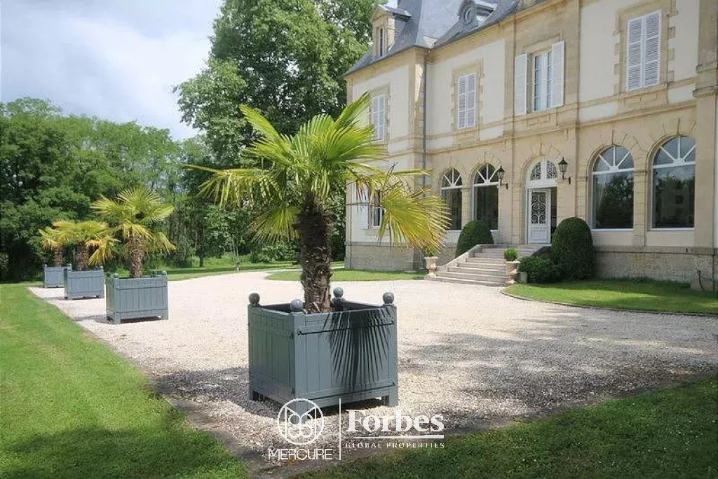 Buy Chateau Nevers (58), 12 rooms | Mercure Forbes Global Properties