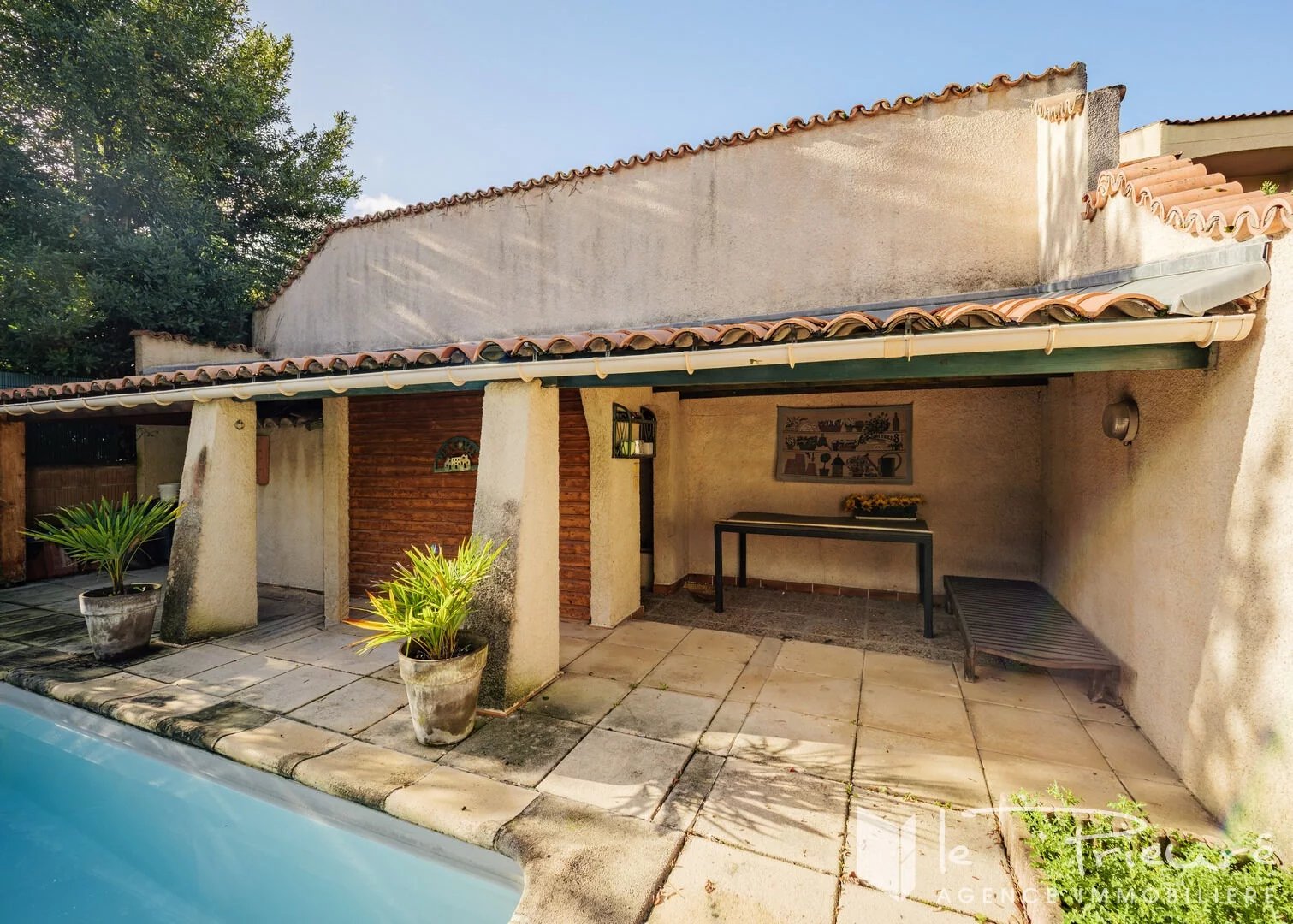 Maison familiale de caractère avec piscine, volumes généreux et charme unique proche université ...
