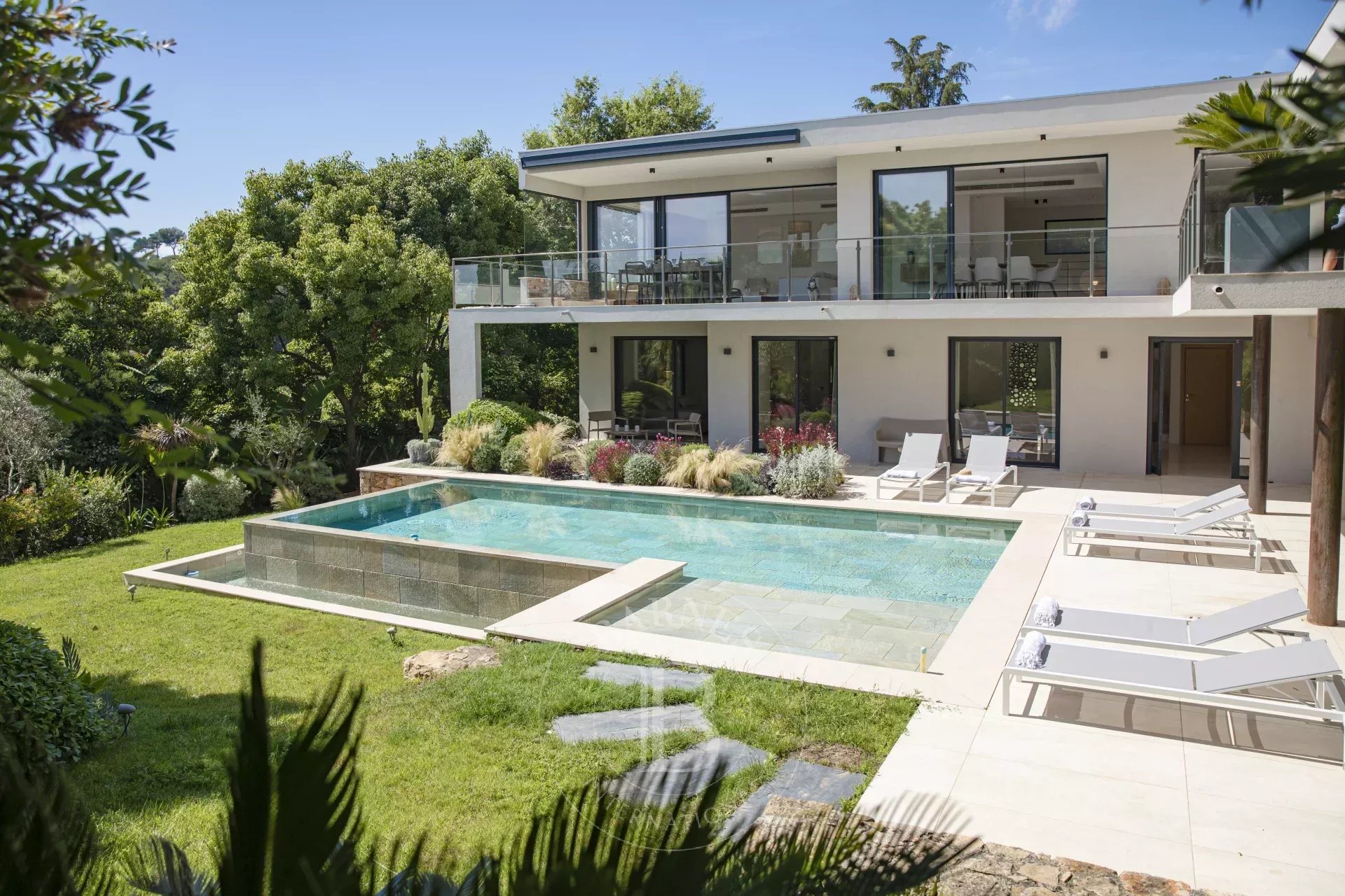 Maison à louer pour les vacances 5 Pièces 240 m2 Cannes Les Collines
